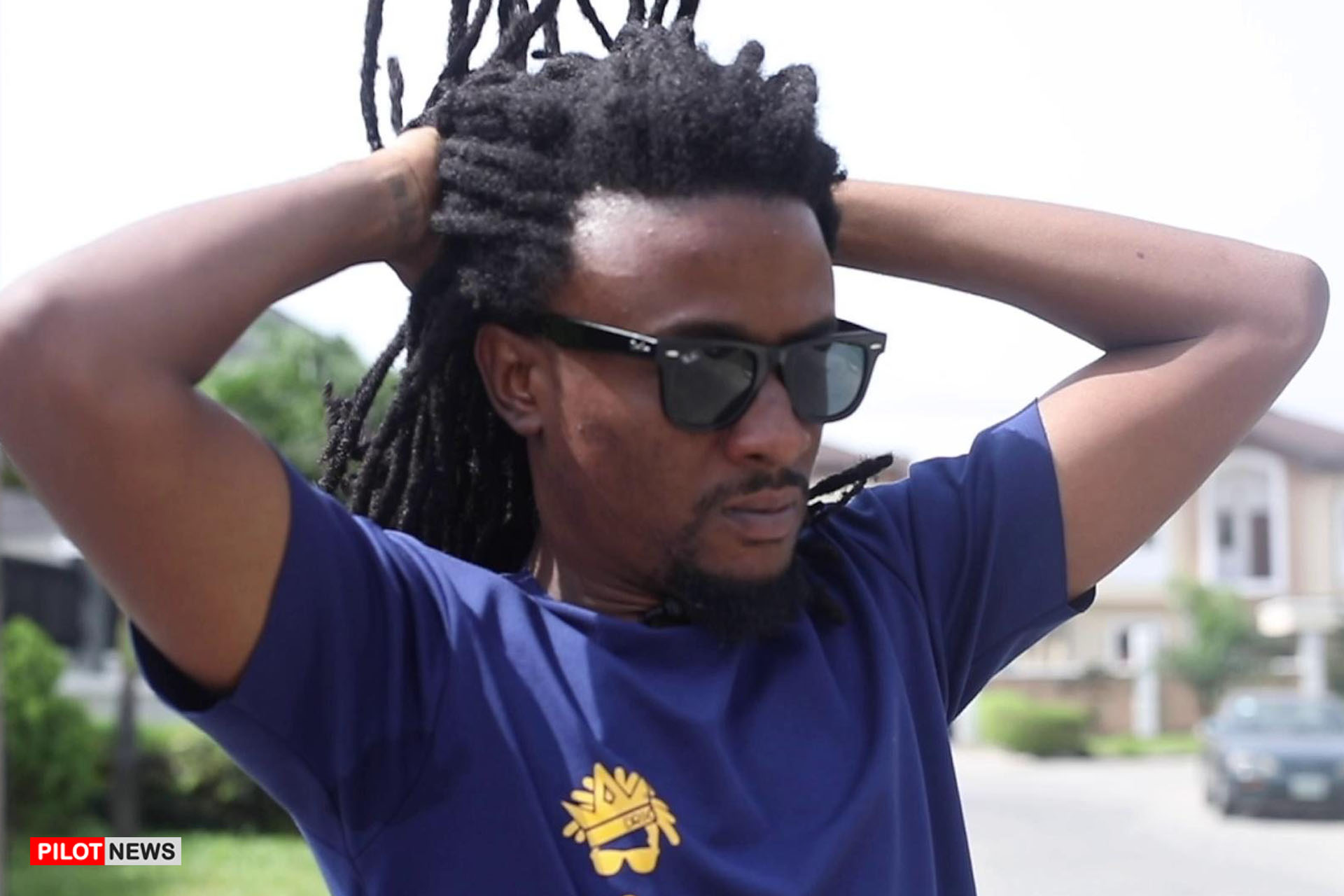 It's Locs O'clock